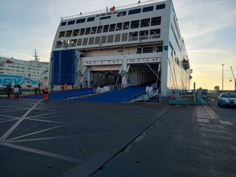 Moby Legacy: Cabine, Servizi, Foto Interni – Traghetti.com blog