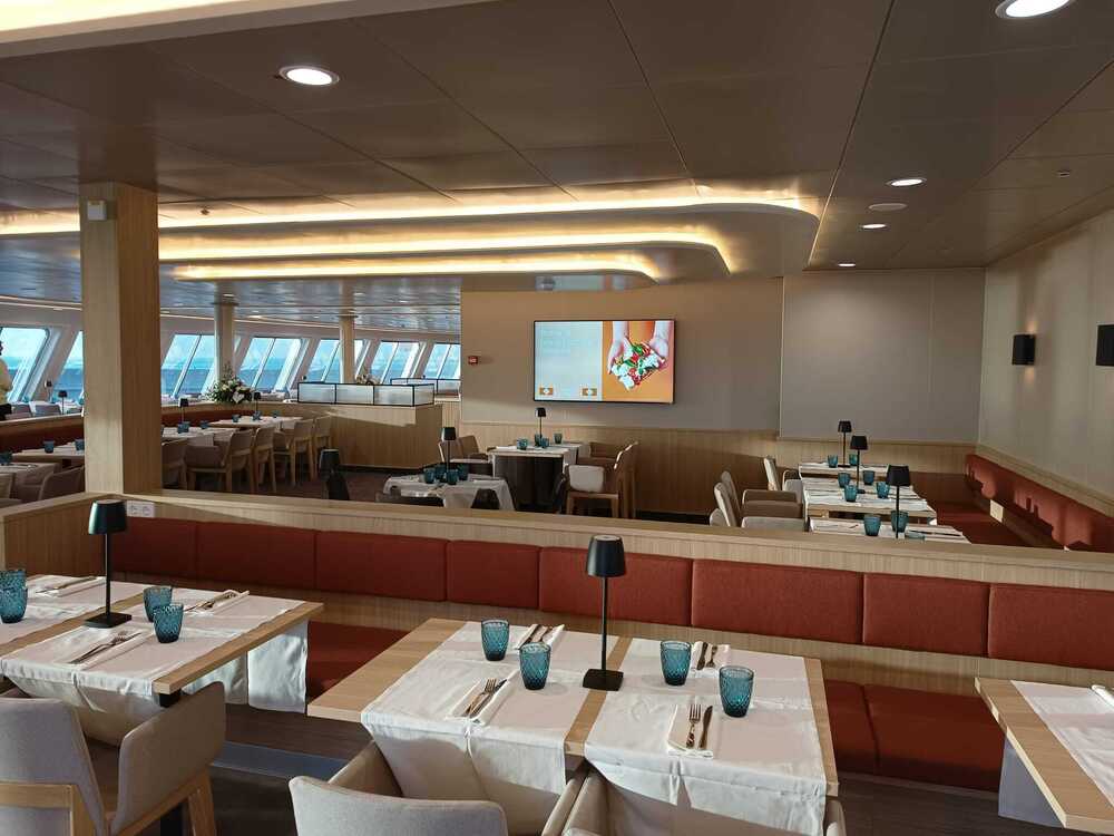 Moby Legacy: Cabine, Servizi, Foto Interni – Traghetti.com blog